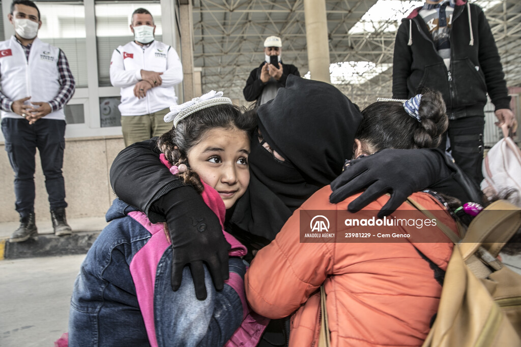 Iraqi mother living in Turkey's Samsun meets her children after 2,5 ...