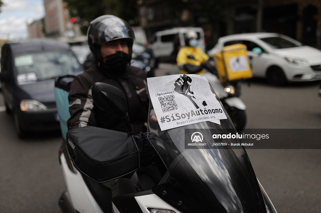 Riders protest against new law that regulates delivery riders | Anadolu ...