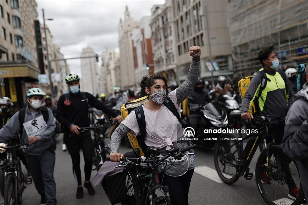 Riders protest against new law that regulates delivery riders | Anadolu ...