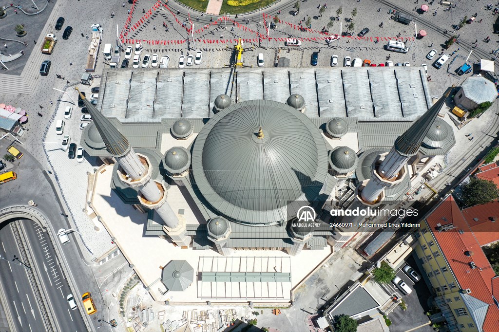 Mosque built in Istanbul's Taksim opens its doors for visitors on ...
