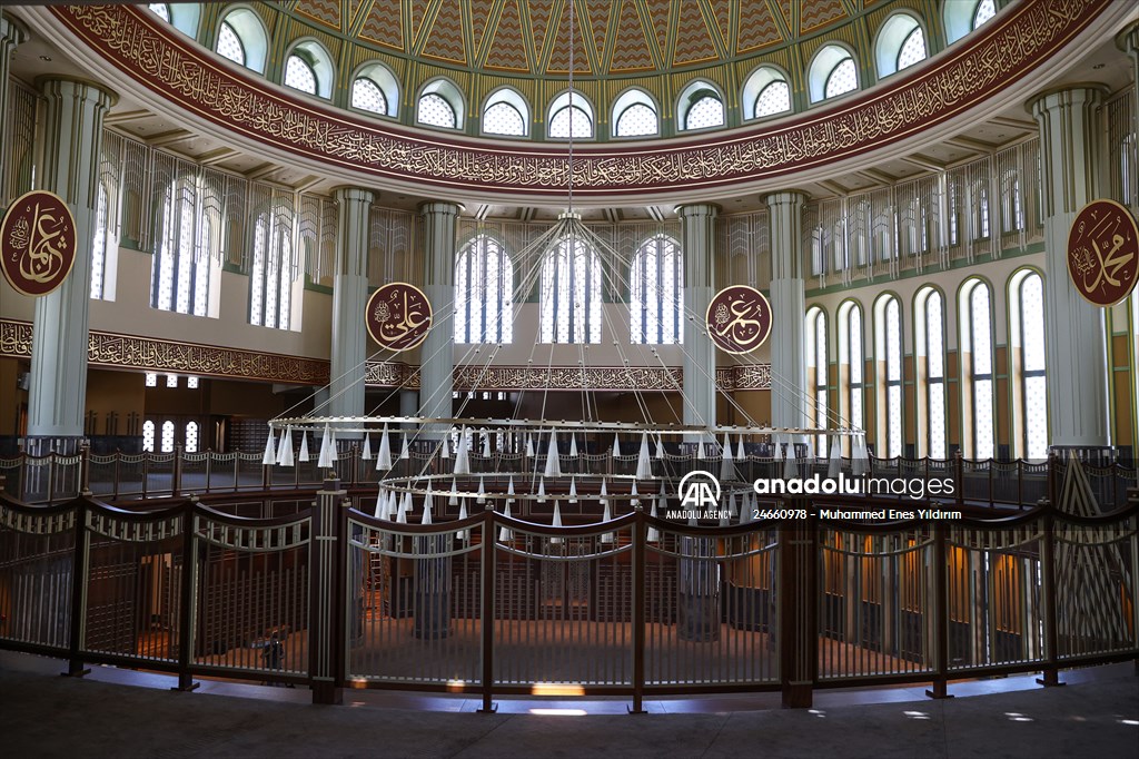 Mosque built in Istanbul's Taksim opens its doors for visitors on ...
