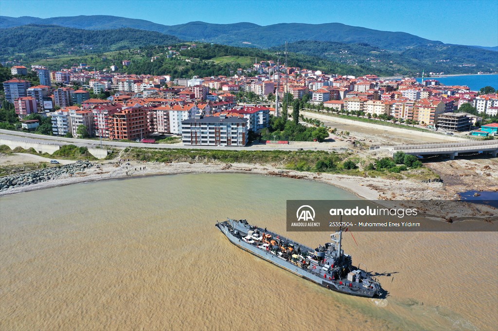 Landing ships carry heavy machines to Sinop's flood hit Turkeli ...