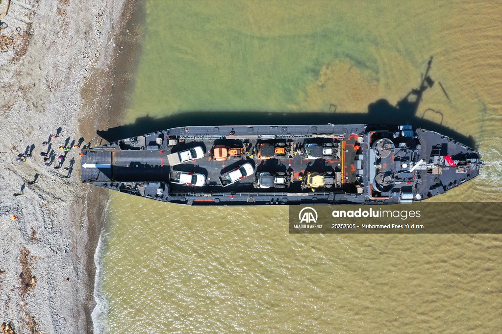 Landing ships carry heavy machines to Sinop's flood hit Turkeli ...