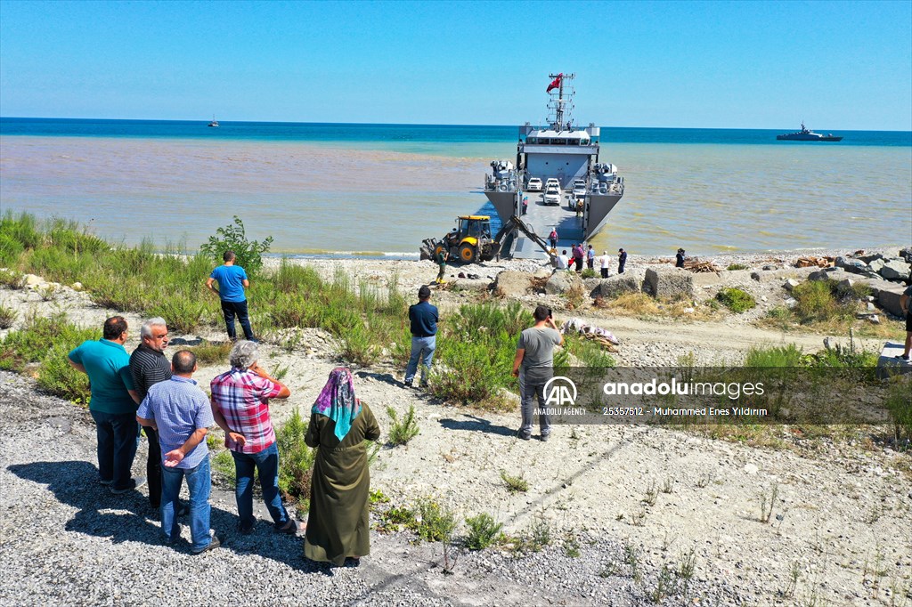 Landing ships carry heavy machines to Sinop's flood hit Turkeli ...