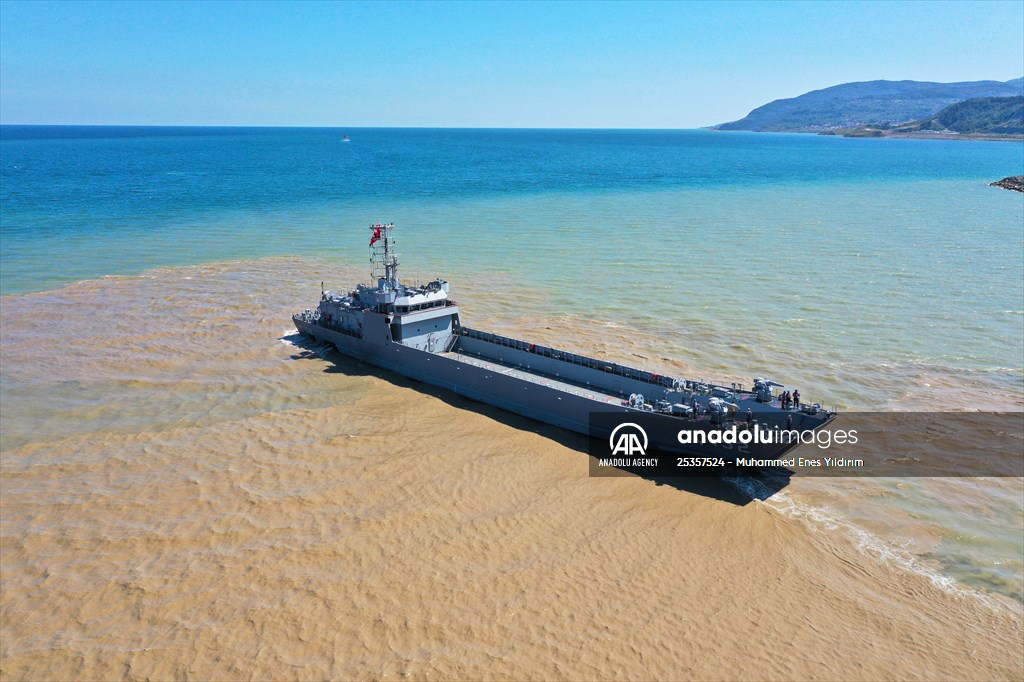 Landing ships carry heavy machines to Sinop's flood hit Turkeli ...