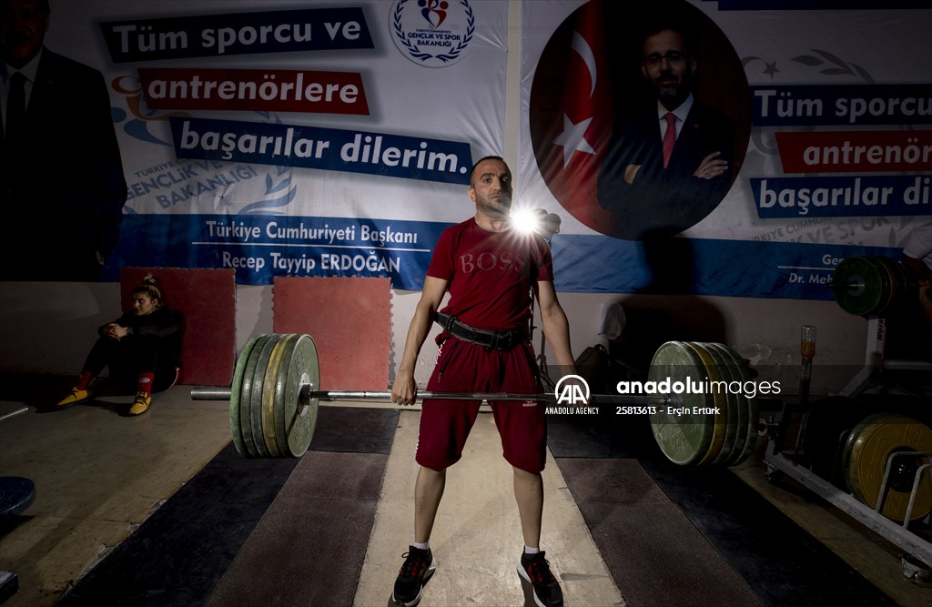 The "paralympic" wait of visually impaired weightlifters | Anadolu Images