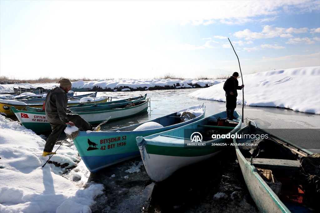 Freshwater fishing in frozen lake in Turkey's Konya | Anadolu Images