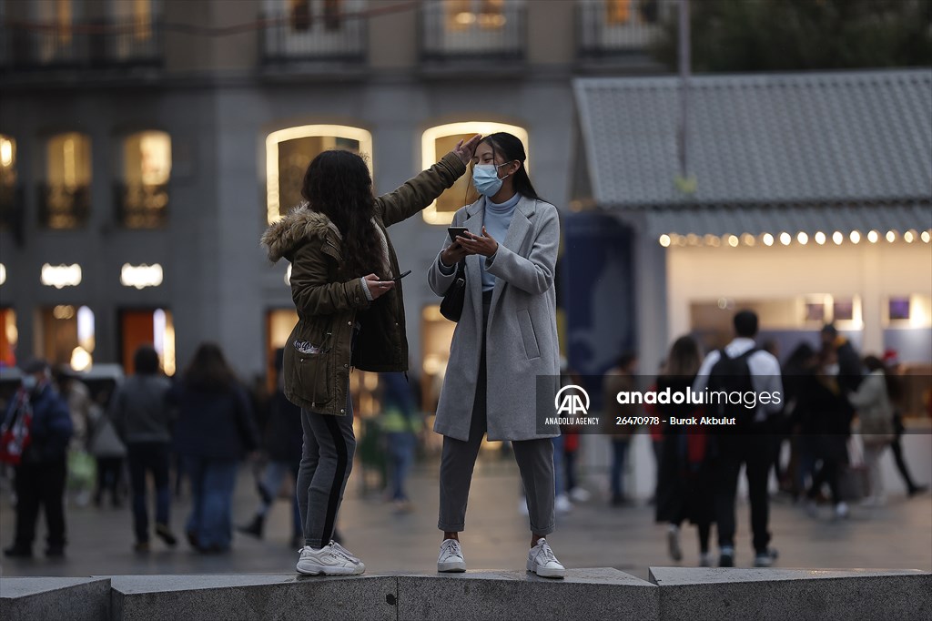 Spain mandate face masks outdoors again | Anadolu Images