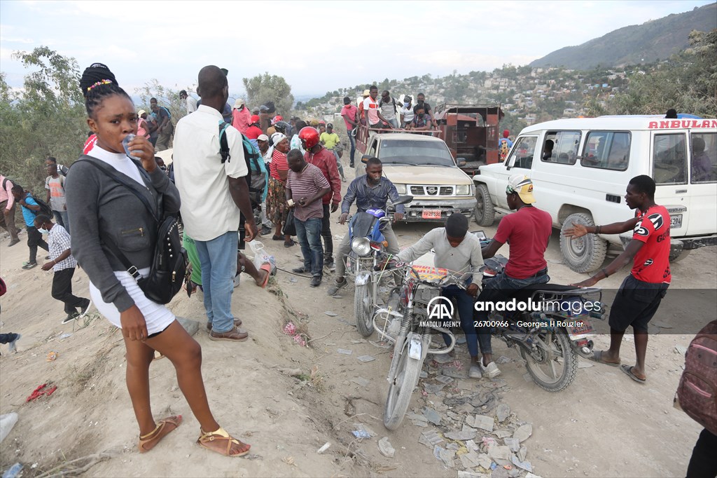 Residents of Martissant use mountain routes instead of main roads to ...
