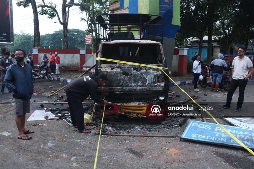 More than 120 dead in football stampede in Indonesia | Anadolu Images