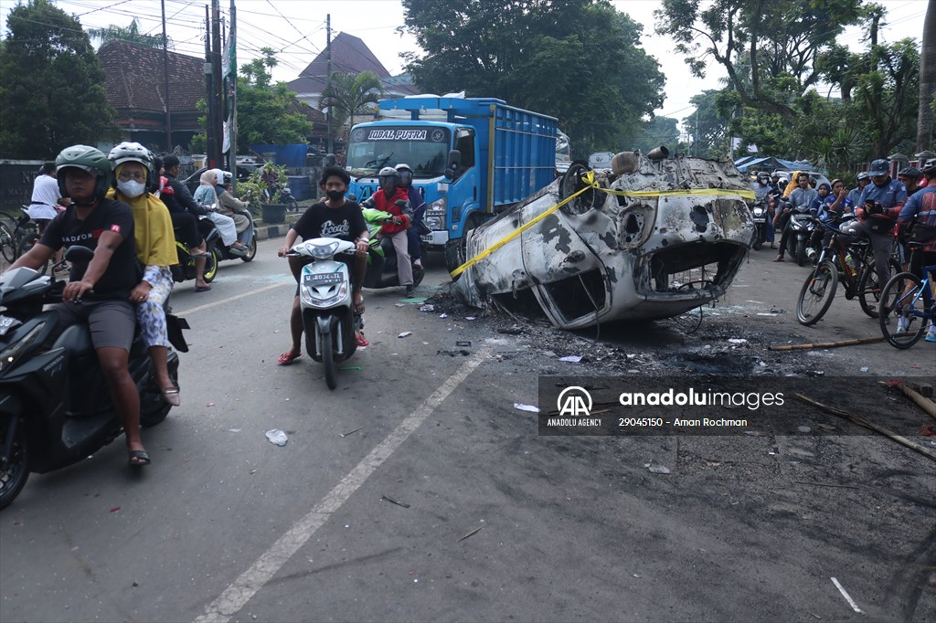 More than 120 dead in football stampede in Indonesia | Anadolu Images