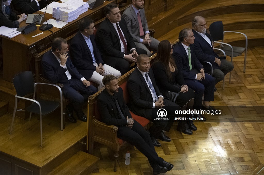 Neymar Faces Up To Five Years In Jail In Barca Transfer Trial | Anadolu ...