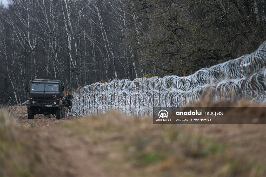 Poland starts to build barbed wire fence with Russian exclave ...