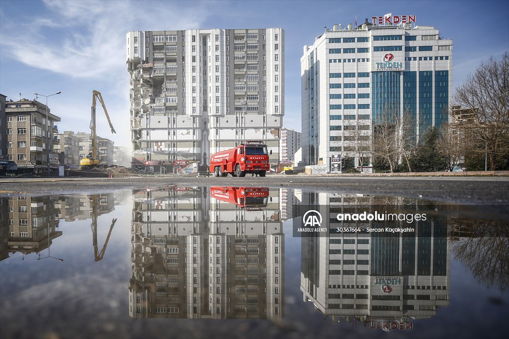 Demolishing of a damaged 12-storey-building after earthquakes hit ...