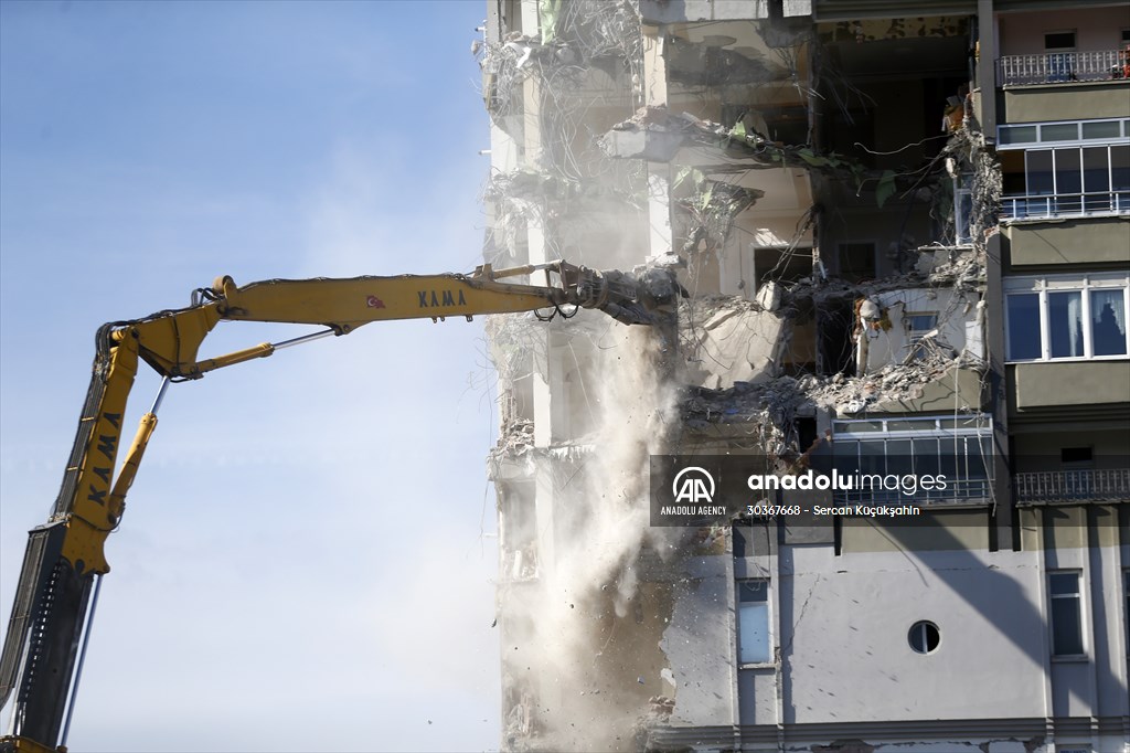 Demolishing of a damaged 12-storey-building after earthquakes hit ...