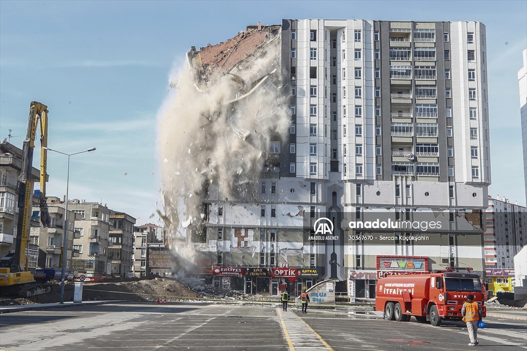Demolishing of a damaged 12-storey-building after earthquakes hit ...