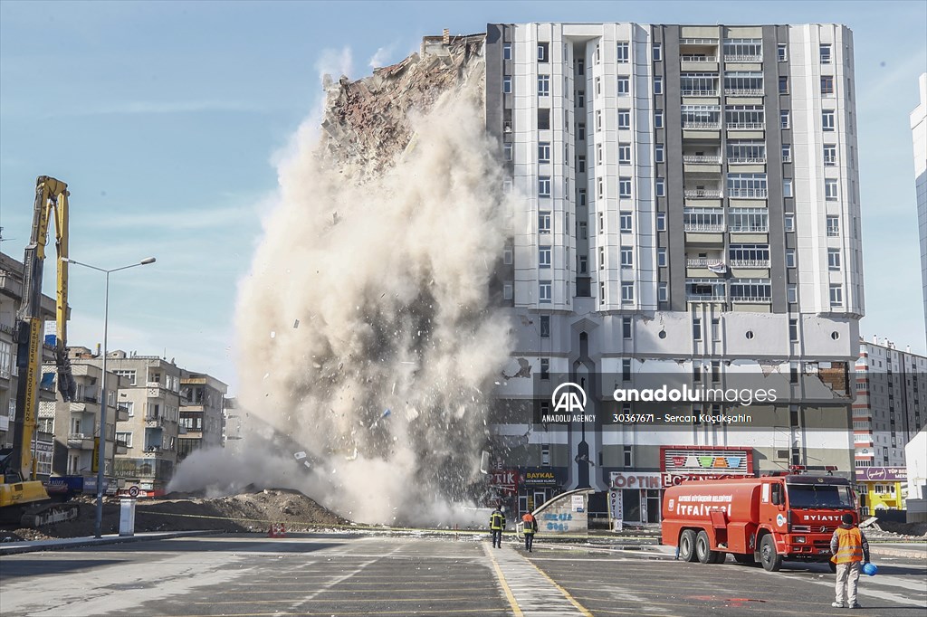 Demolishing of a damaged 12-storey-building after earthquakes hit ...
