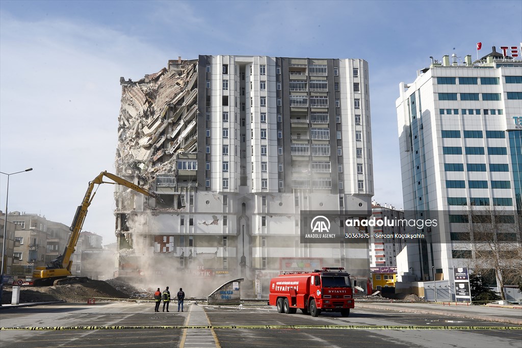 Demolishing of a damaged 12-storey-building after earthquakes hit ...