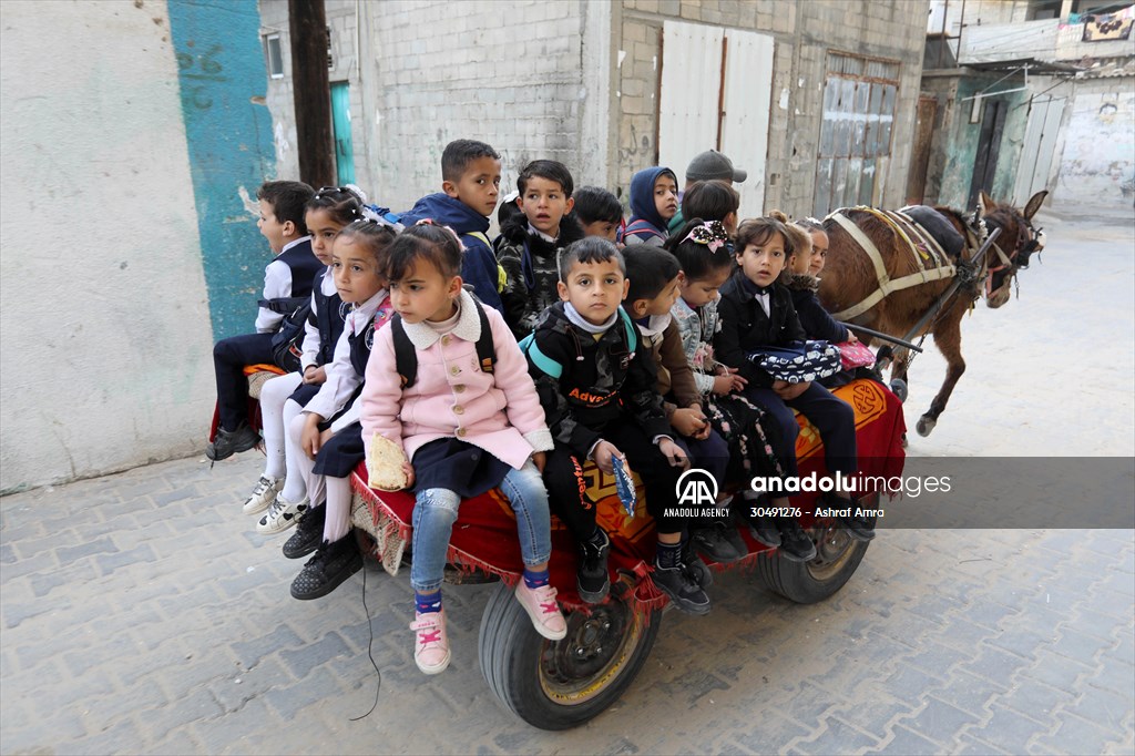 Donkey car turned into school bus in Gaza | Anadolu Images