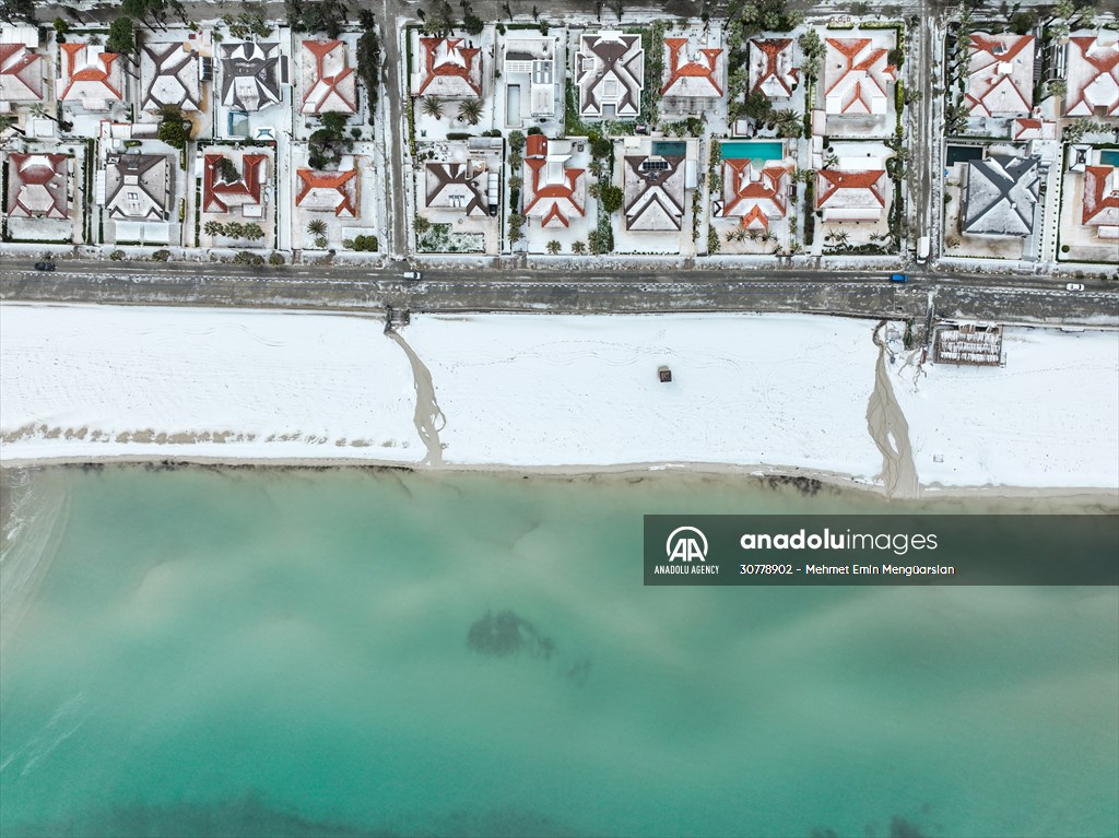 Heavy hail turns Izmir beaches white | Anadolu Images