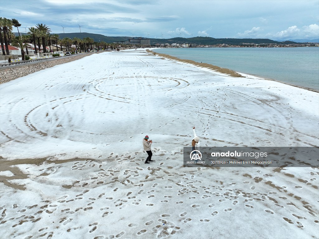 Heavy hail turns Izmir beaches white | Anadolu Images