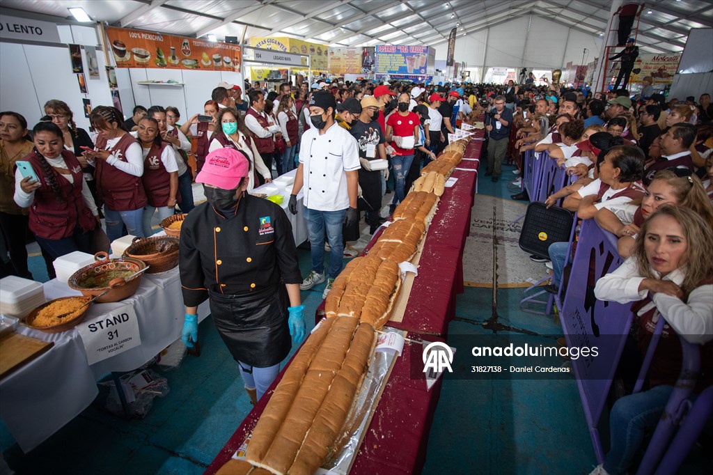Mexico breaks record for longest torta sandwich | Anadolu Images