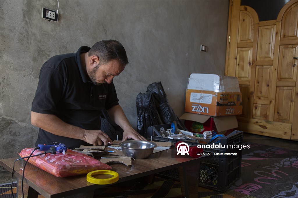 Teacher from Idlib transforms waste materials into educational tools in ...