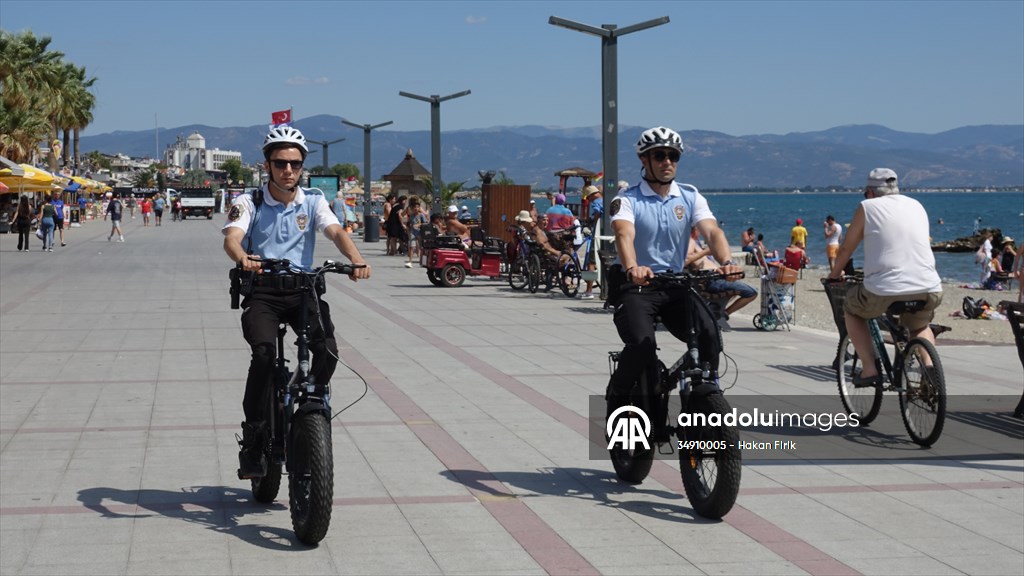 Edremit'te sahil güvenliği için elektrikli bisikletli polis timleri ...