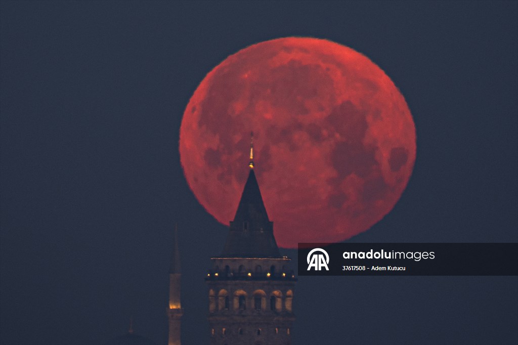 Full moon in Istanbul | Anadolu Images