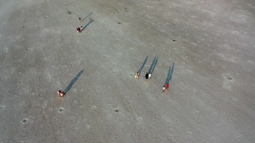 Video captures salt extraction works in Türkiye's Lake Salt | Anadolu ...