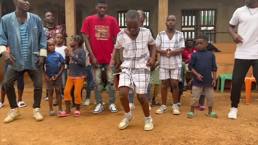 Cameroonians living in slums express their emotions through ‘Mbole ...