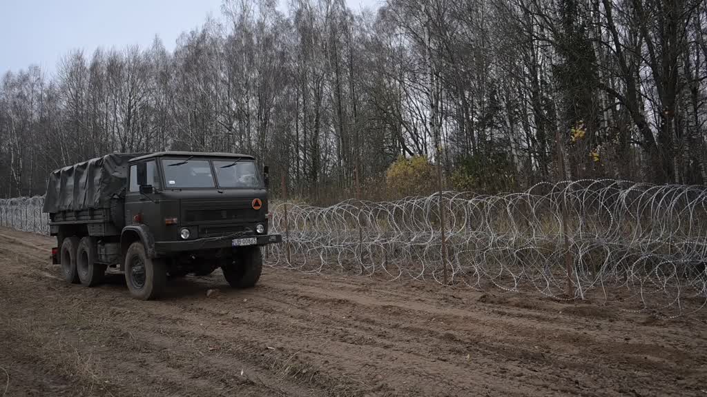 Poland sets up wire fences along border with Russia's Kaliningrad ...