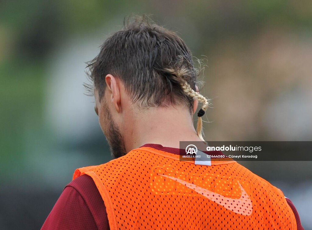 GALATASARAYLI TOMAS UJFALUSI'NIN YENI SAC SEKLI DIKKAT CEKTI. | Anadolu ...